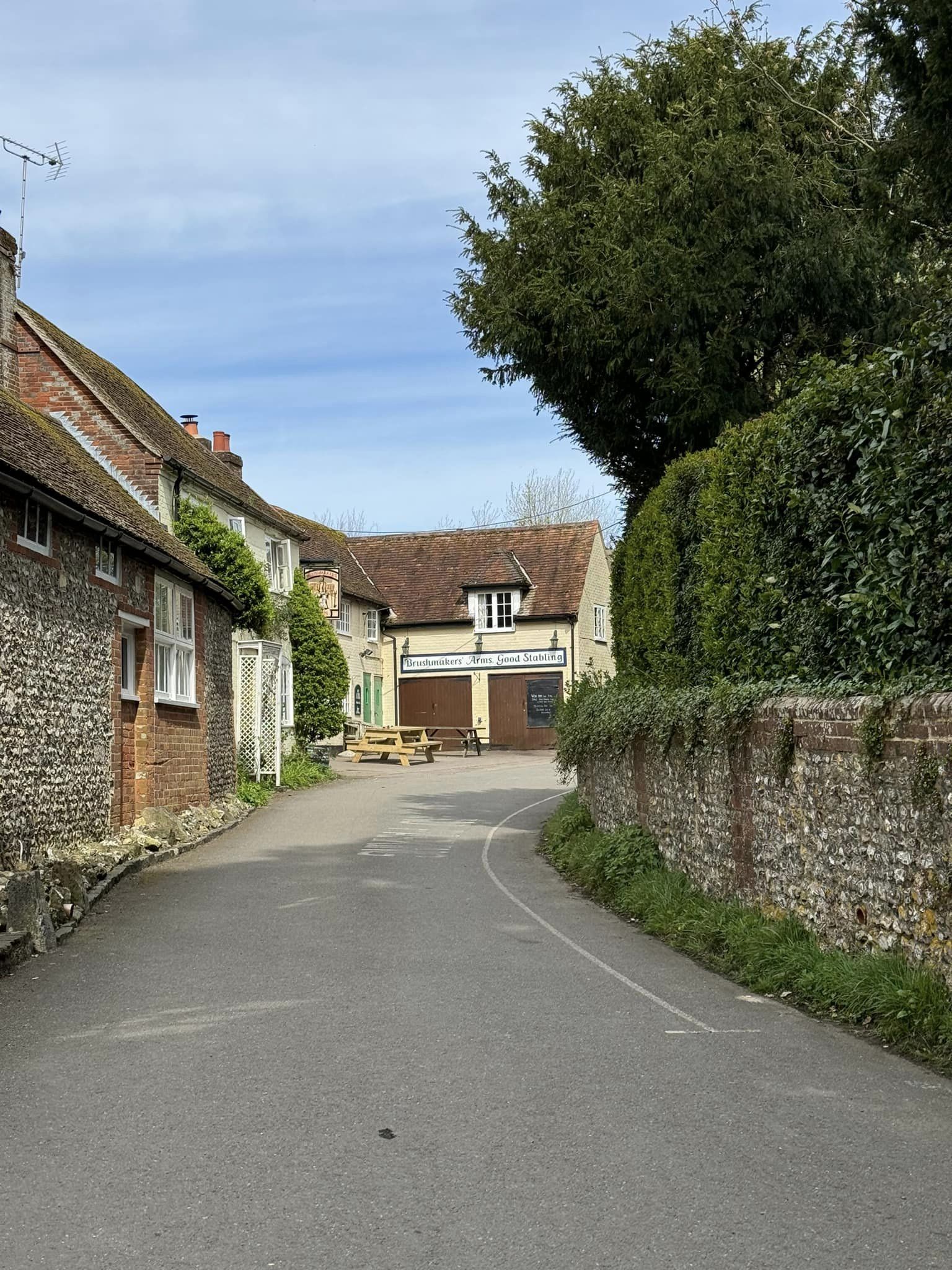 Brilliant countryside walk, and a great pub garden in Upham - Our Hampshire